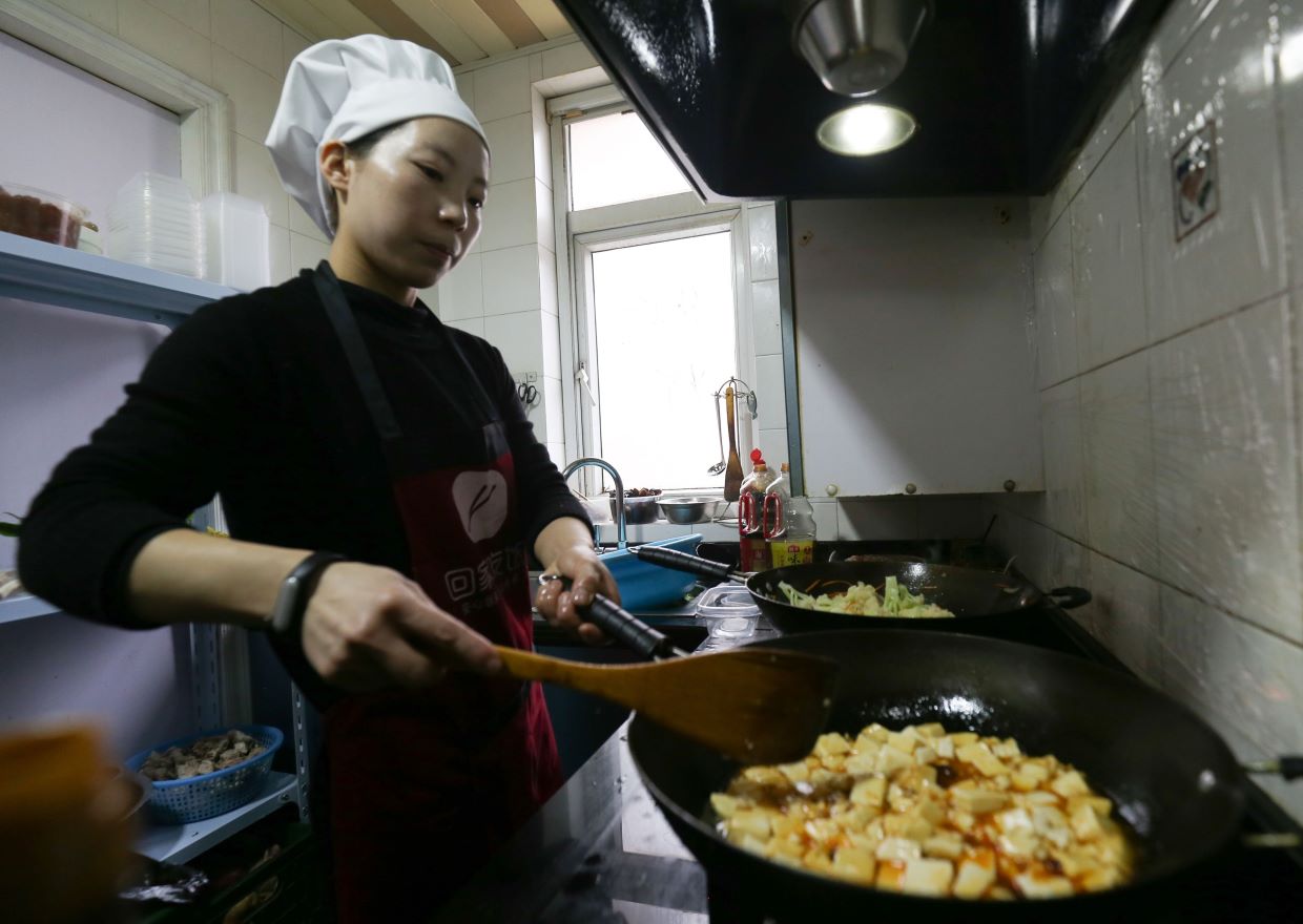 Su cooking at the kitchen of her home in Shanghai | DPO International